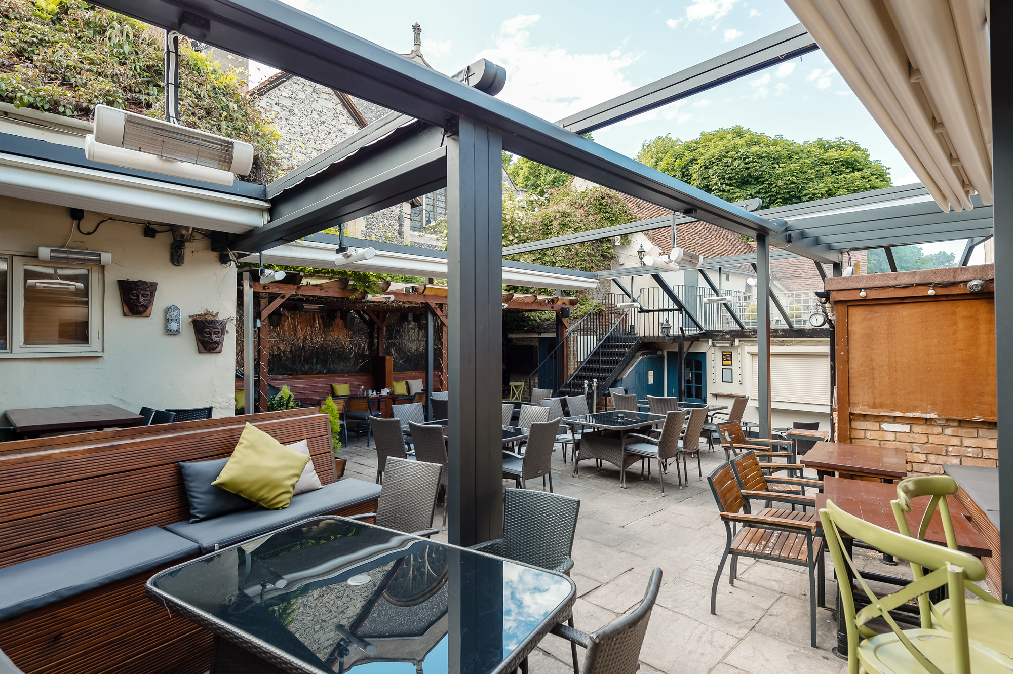 Pub Umbrellas | Pub & Restaurants | Loca Shading Designs